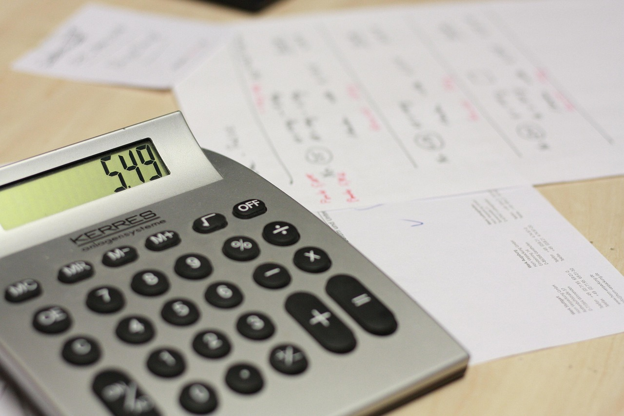 What Is Outstanding Balance in Credit Card? Complete Guide